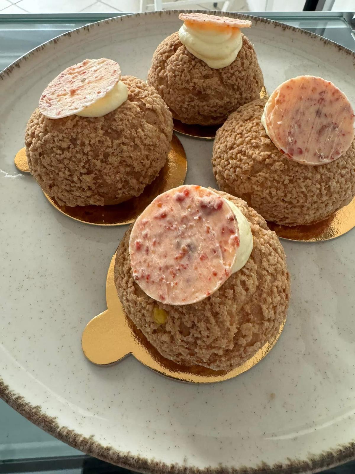 Mini choux "Sunrise" cu mango - Deliceli